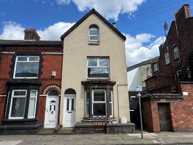 4 bedroom end of terrace house for sale