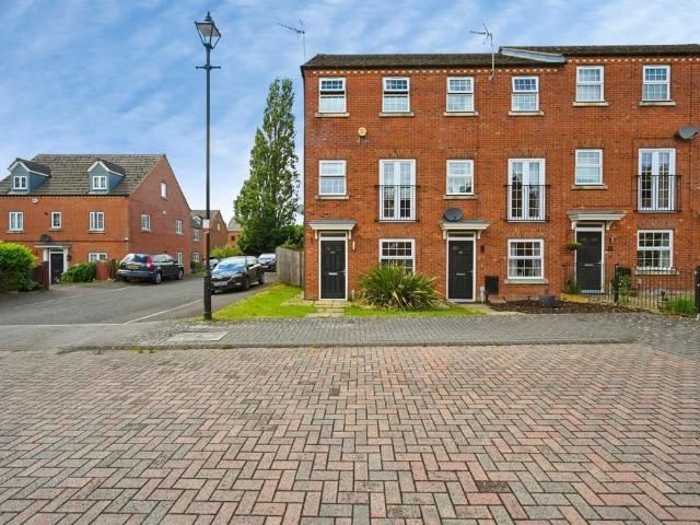 4 bedroom end of terrace house for sale