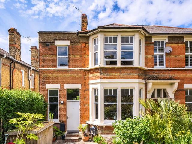 4 bedroom end of terrace house for sale