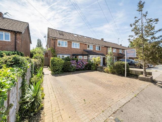 4 bedroom end of terrace house for sale