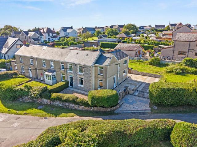 4 bedroom end of terrace house for sale