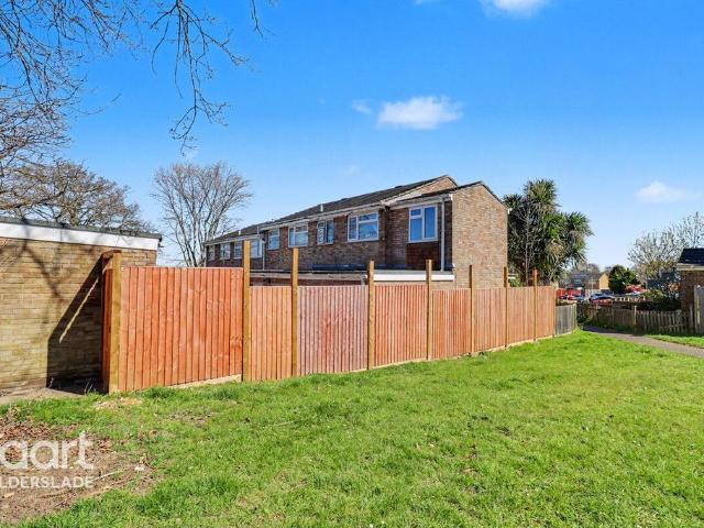 4 bedroom end of terrace house for sale