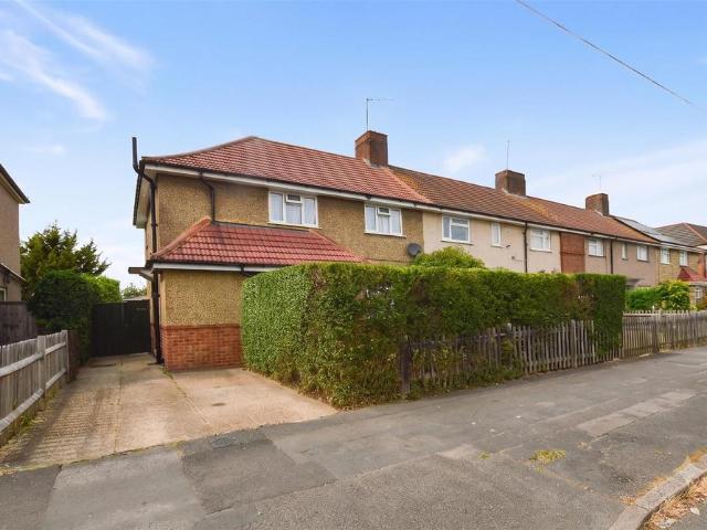 4 bedroom end of terrace house for sale
