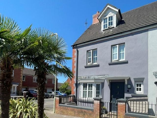 4 bedroom end of terrace house for sale