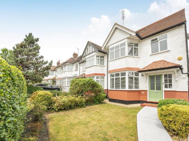 4 bedroom end of terrace house for sale