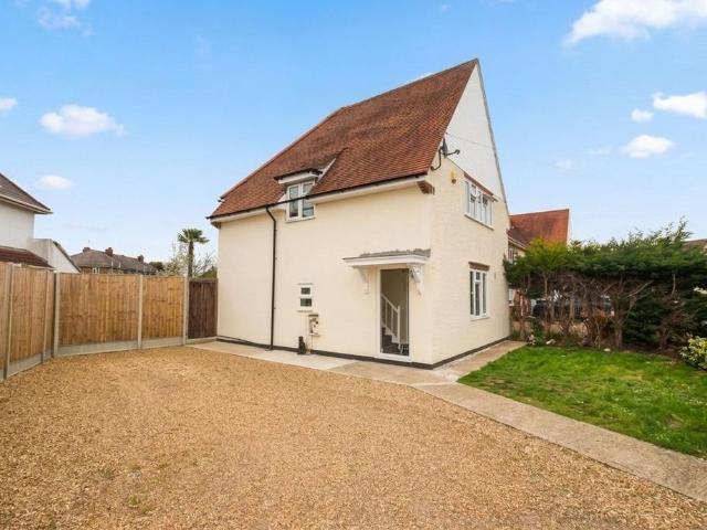 4 bedroom end of terrace house for sale