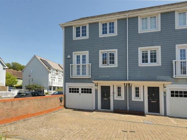 4 bedroom end of terrace house for sale
