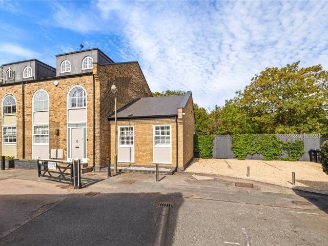 4 bedroom end of terrace house for sale
