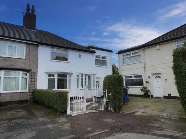 4 bedroom end of terrace house for sale