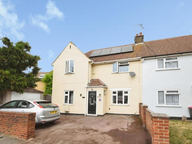 4 bedroom end of terrace house for sale