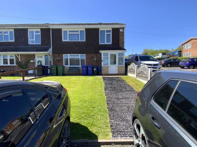 4 bedroom end of terrace house for sale