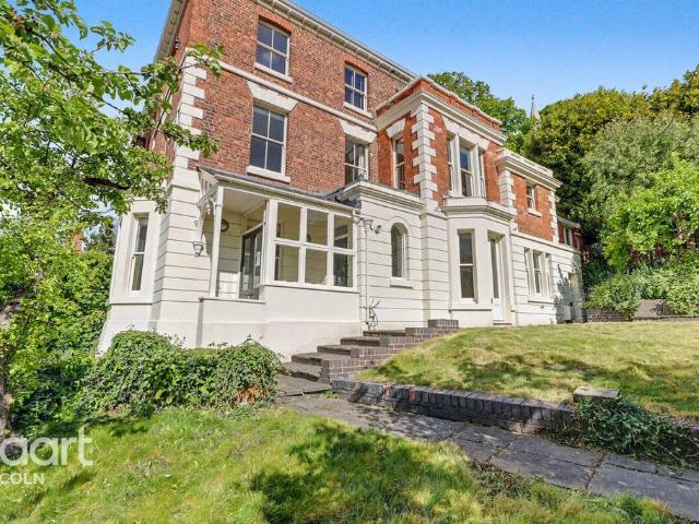 4 bedroom end of terrace house for sale