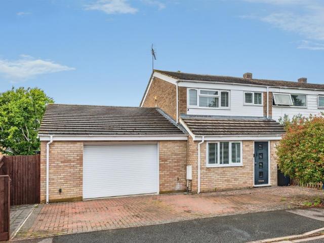4 bedroom end of terrace house for sale