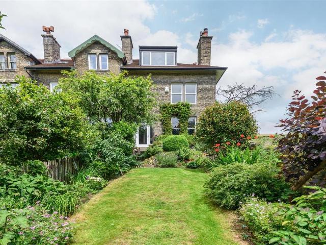 4 bedroom end of terrace house for sale