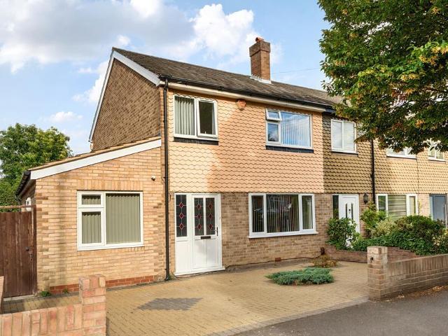 4 bedroom end of terrace house for sale