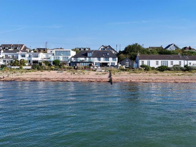 4 bedroom end of terrace house for sale
