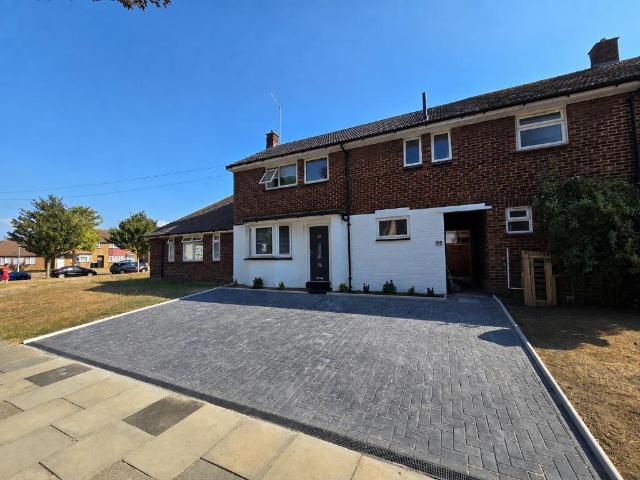 4 bedroom end of terrace house for sale