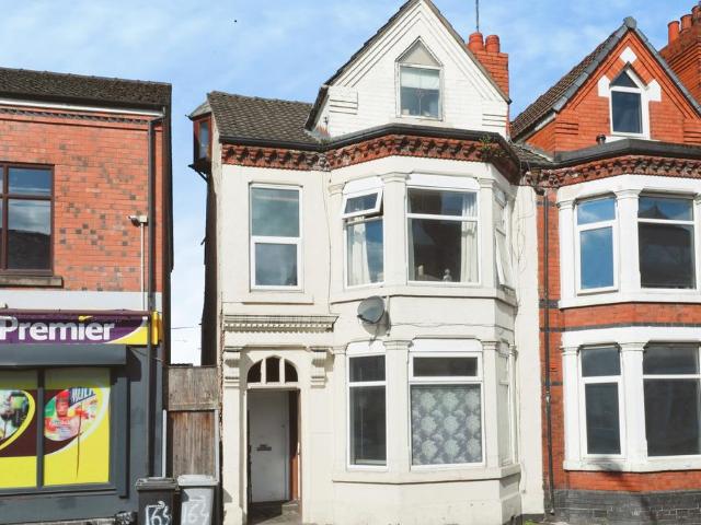 4 bedroom end of terrace house for sale