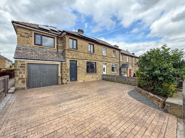 4 bedroom end of terrace house for sale