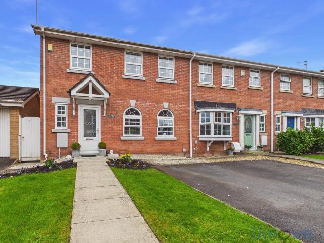 4 bedroom end of terrace house for sale