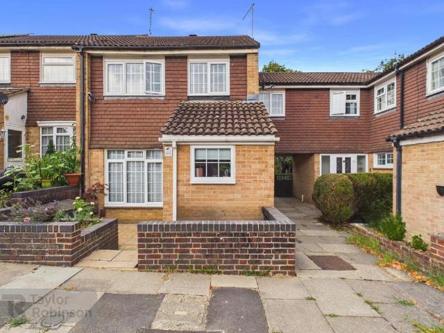 4 bedroom end of terrace house for sale