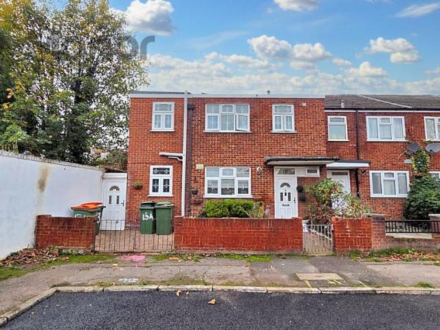 4 bedroom end of terrace house for sale