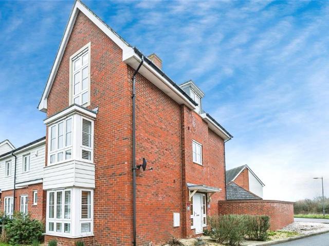 4 bedroom end of terrace house for sale