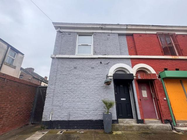 4 bedroom end of terrace house for sale
