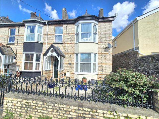 4 bedroom end of terrace house for sale