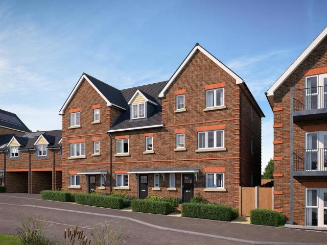 4 bedroom end of terrace house for sale