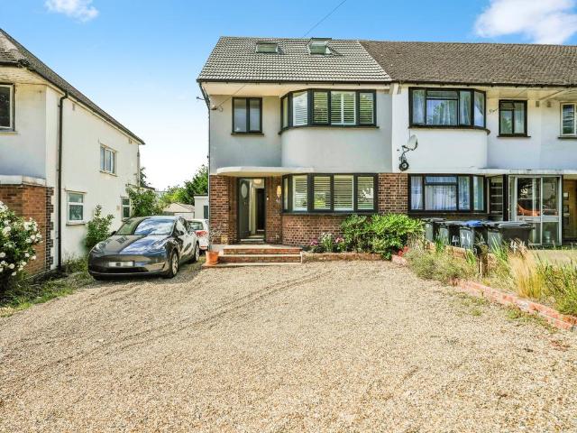 4 bedroom end of terrace house for sale