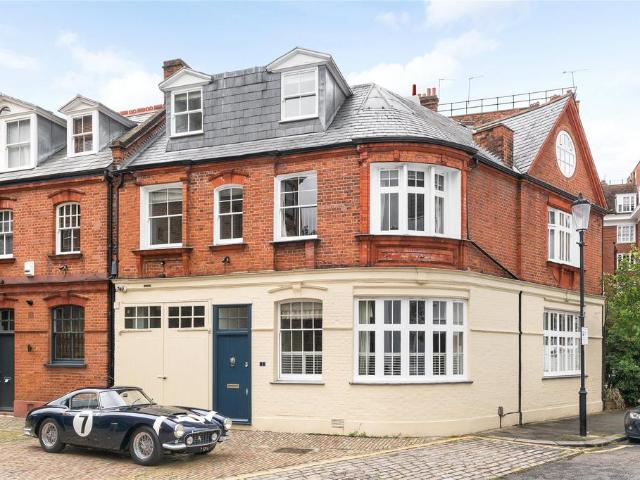 4 bedroom end of terrace house for sale