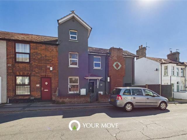 4 bedroom end of terrace house for sale