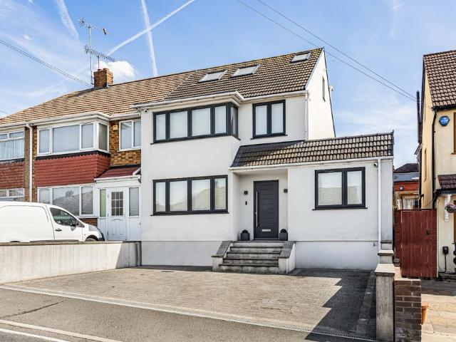 4 bedroom end of terrace house for sale