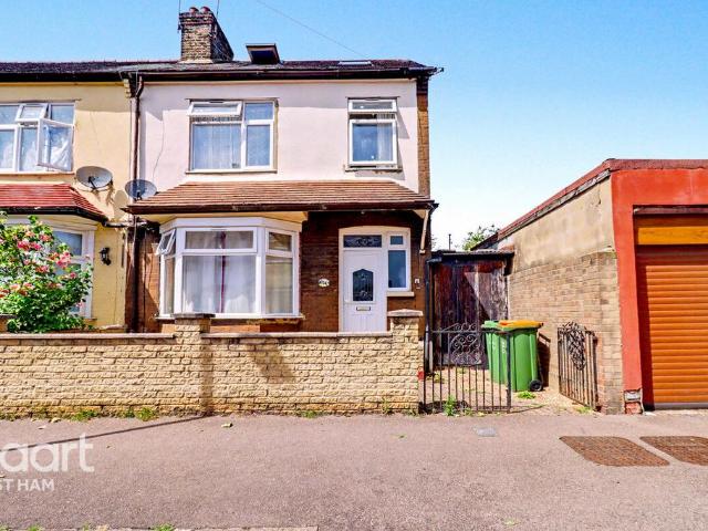 4 bedroom end of terrace house for sale