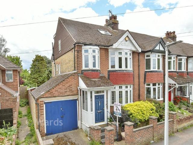 4 bedroom end of terrace house for sale