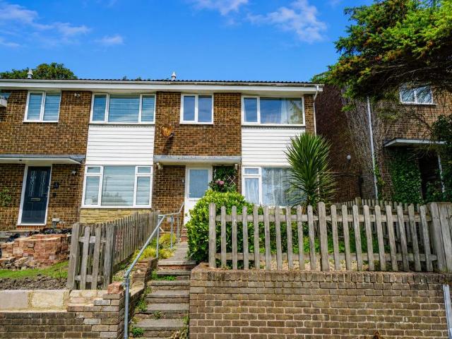 4 bedroom end of terrace house for sale