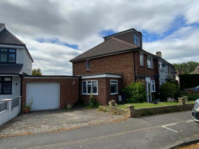 4 bedroom end of terrace house for sale