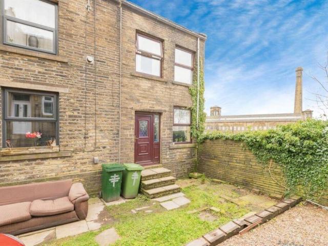 4 bedroom end of terrace house for sale