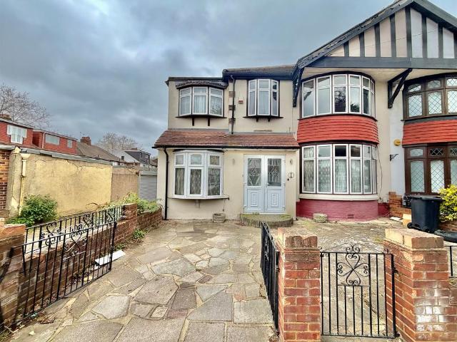 4 bedroom end of terrace house for sale