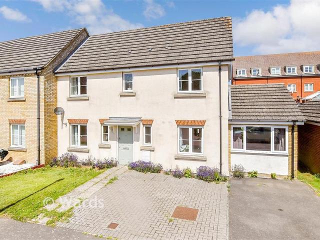 4 bedroom end of terrace house for sale