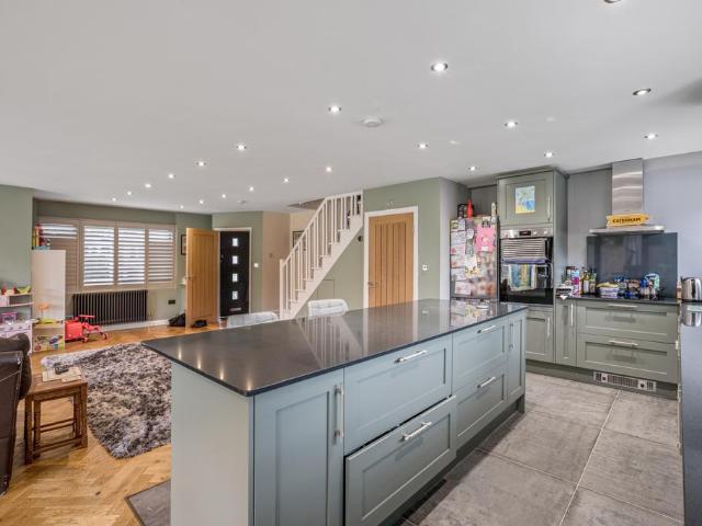 4 bedroom end of terrace house for sale