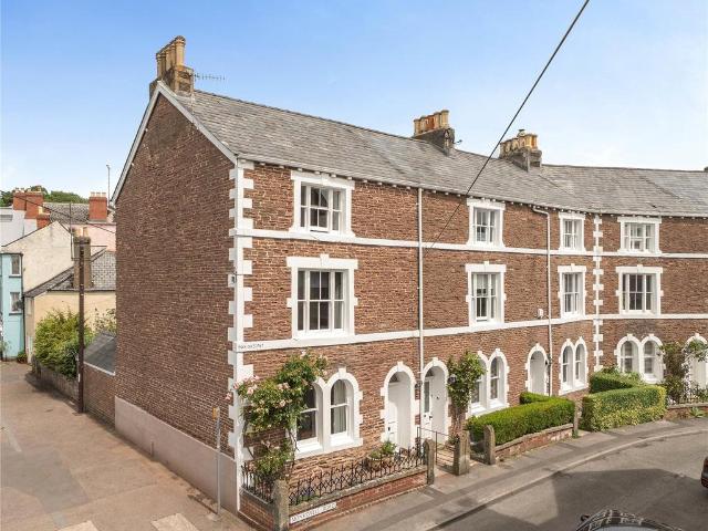 4 bedroom end of terrace house for sale