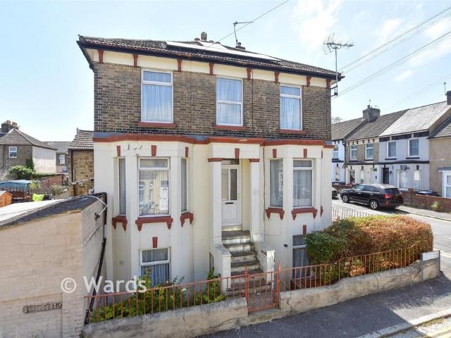 4 bedroom end of terrace house for sale