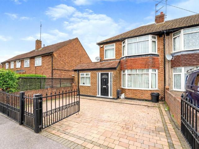 4 bedroom end of terrace house for sale