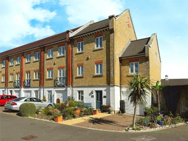 4 bedroom end of terrace house for sale