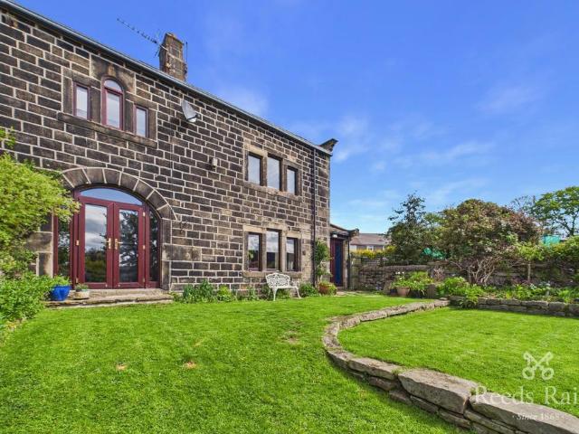 4 bedroom end of terrace house for sale