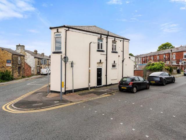 4 bedroom end of terrace house for sale