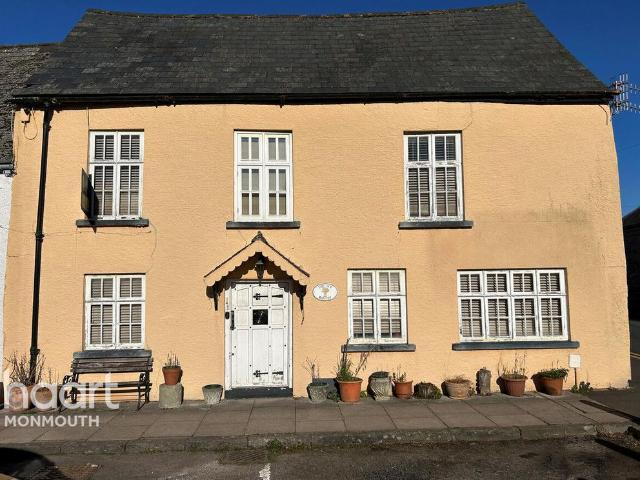 4 bedroom end of terrace house for sale