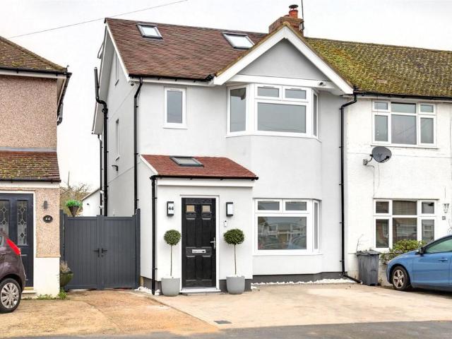 4 bedroom end of terrace house for sale